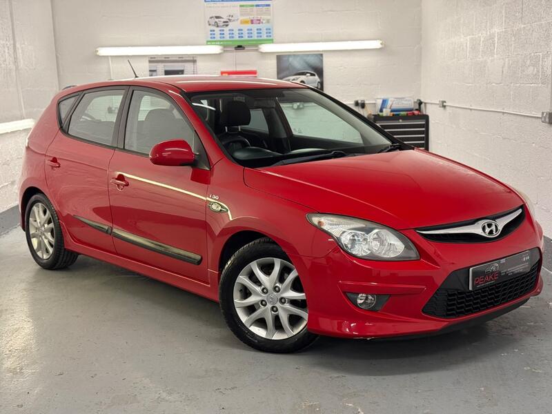 Used HYUNDAI I30 2010 Red in Pontypool, Torfaen | Peake Motor Company